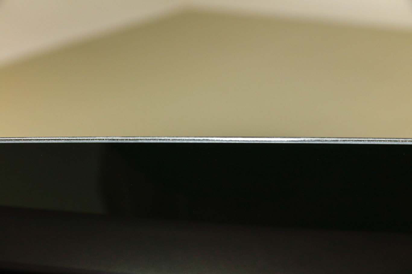 【宝马XM4.4T 78km 标准版后排玻璃材质特写图片-汽车图片大全】-易车