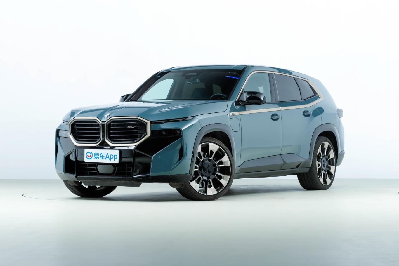 【宝马XM4.4T 78km 标准版侧前45度车头向左水平图片-汽车图片大全】-易车