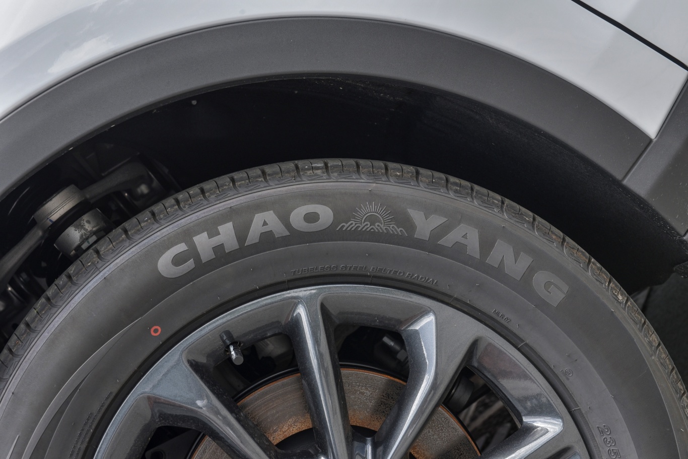 【零跑C11 增程版200km 200智享版动力底盘图片-汽车图片大全】-易车