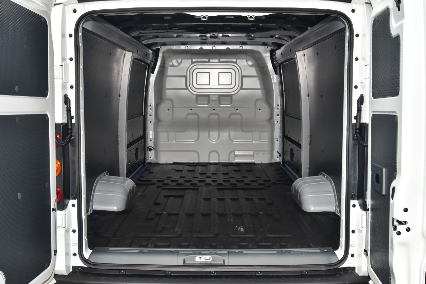 【远程星享V星享V7E 305km 超值版后备厢空间特写图片-汽车图片大全】-易车