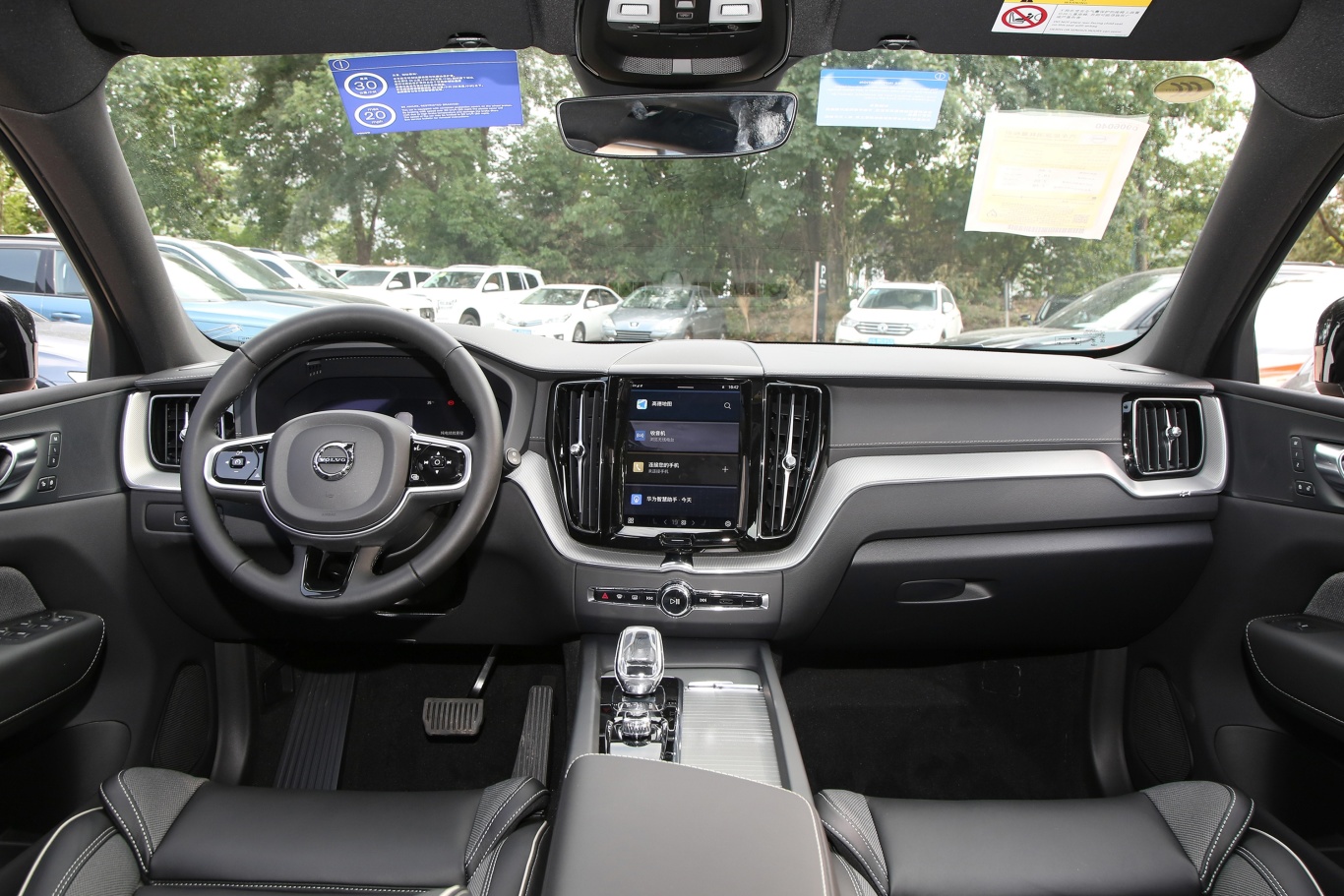【沃尔沃XC60 插电混动2.0T 64km 长续航智远极夜黑版内饰全景正拍图片-汽车图片大全】-易车