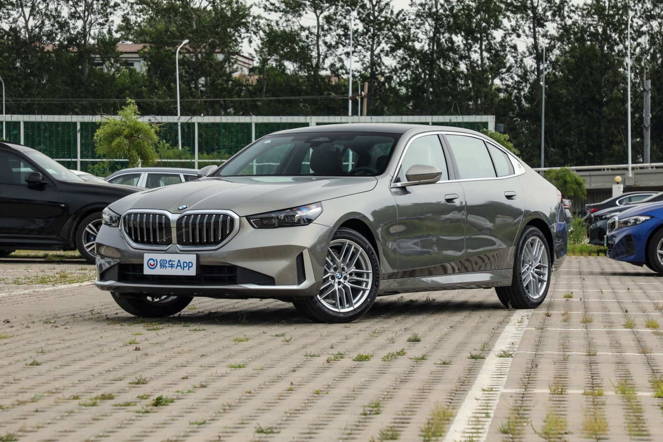 【宝马5系525Li 豪华套装侧前45度车头向左水平图片-汽车图片大全】-易车