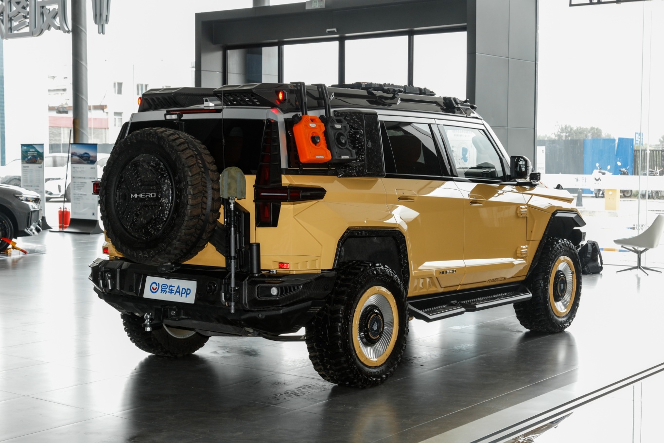 【猛士917增程版 161km 蛟龙战甲侧后45度车头向右水平图片-汽车图片大全】-易车