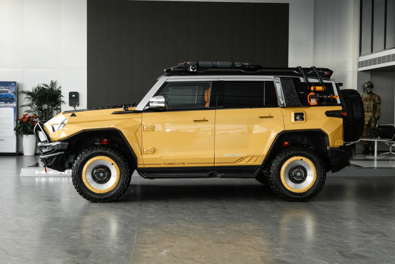 【猛士917增程版 161km 蛟龙战甲正侧车头向左水平图片-汽车图片大全】-易车