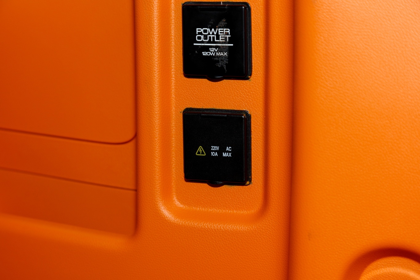 【猛士917增程版 161km 蛟龙战甲后备厢图片-汽车图片大全】-易车