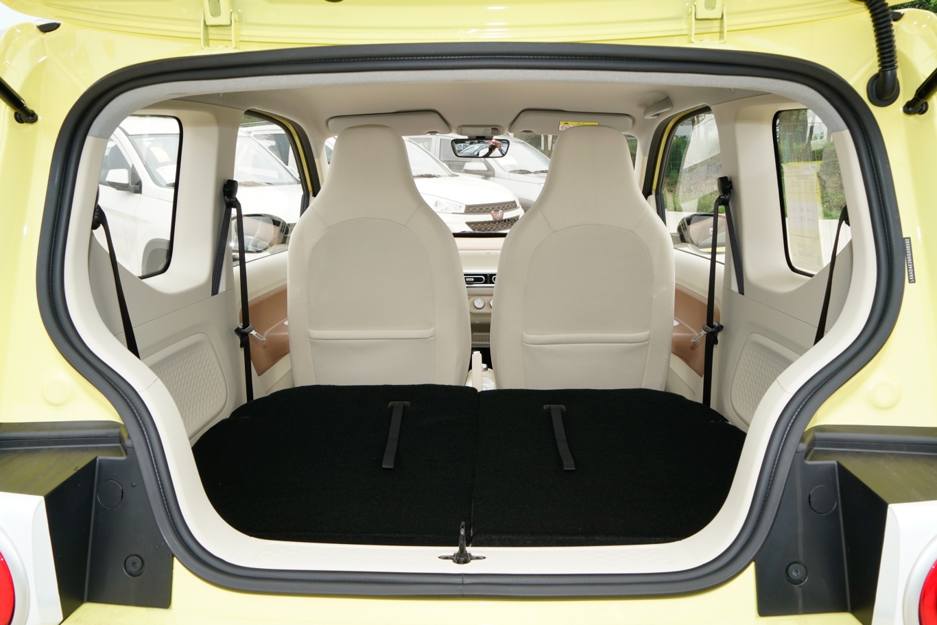 【宏光MINIEV215km 青春版 磷酸铁锂两排全部放倒图片-汽车图片大全】-易车