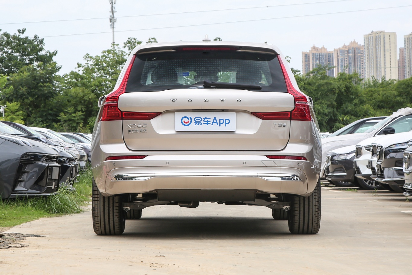 【沃尔沃XC60 插电混动2.0T 64km 长续航智远豪华版正后水平图片-汽车图片大全】-易车