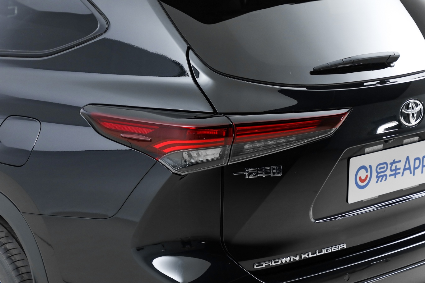 【皇冠陆放HEV 2.5L 四驱尊贵版尾灯侧45度俯拍图片-汽车图片大全】-易车