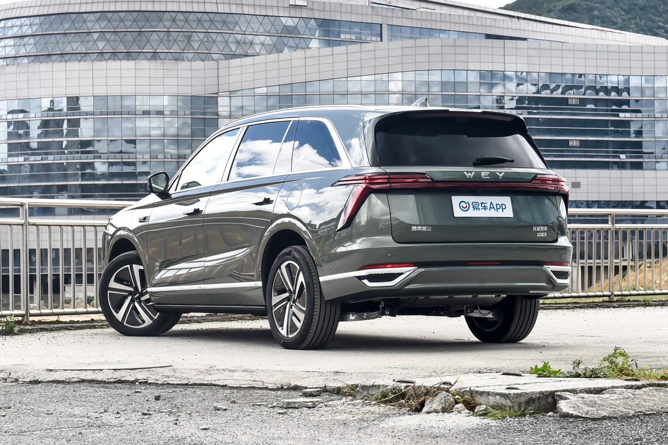 【魏牌蓝山1.5T 185km 四驱Max侧后45度车头向左水平图片-汽车图片大全】-易车