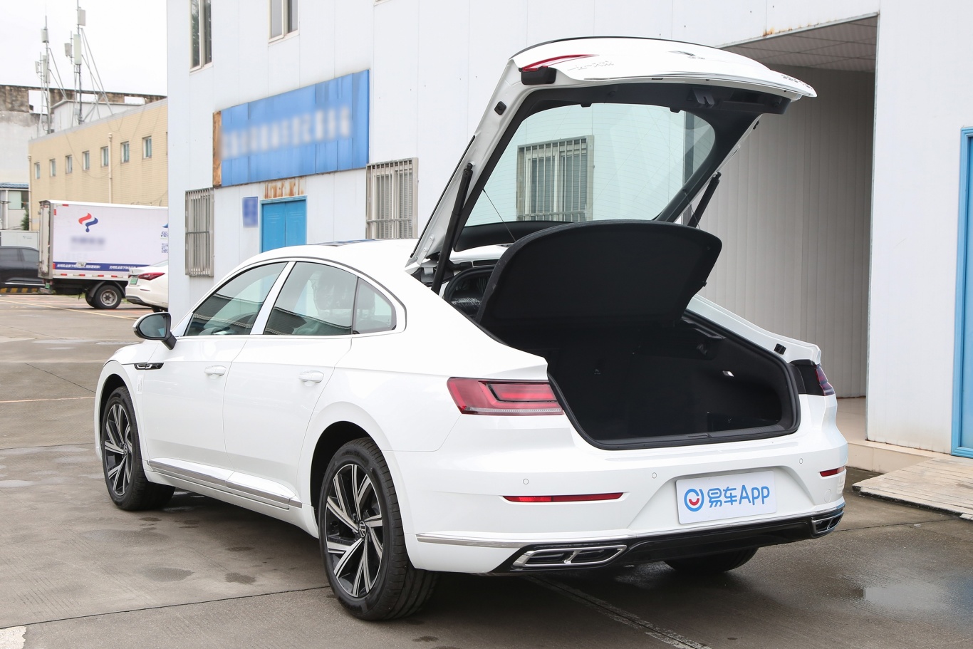 【一汽-大众CC众享款 330TSI 炫目版后备厢开启45度侧拍图片-汽车图片大全】-易车