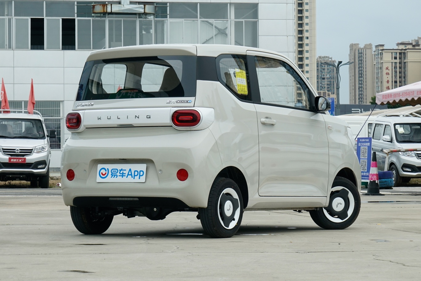 【宏光MINIEV215km 青春版 磷酸铁锂侧后45度车头向右水平图片-汽车图片大全】-易车