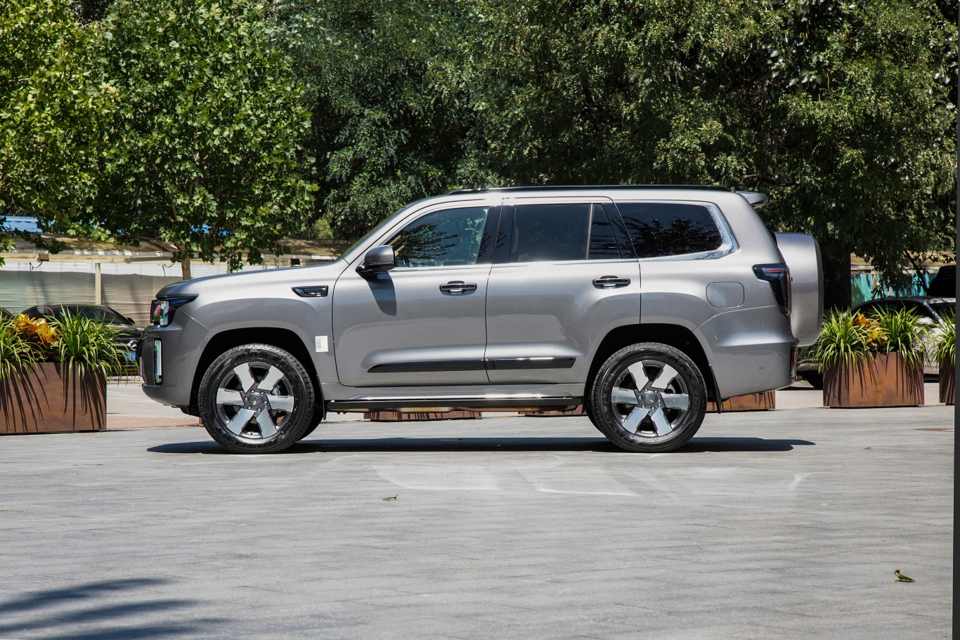 【北京越野BJ60雷霆1.5T 152km 魔核电驱进阶版 7座正侧车头向左水平图片-汽车图片大全】-易车