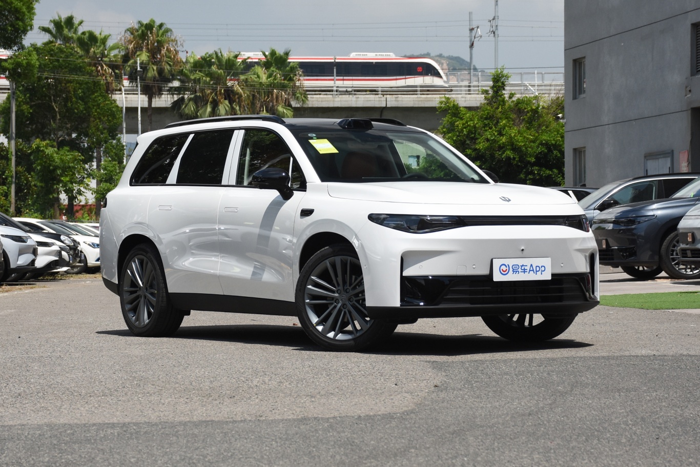 【零跑C16纯电版 520km 激光雷达版侧前45度车头向右水平图片-汽车图片大全】-易车