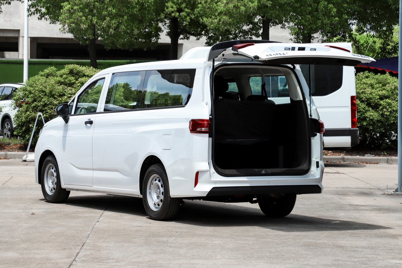 【锐胜王牌M72.0L 手动长轴精英版 7座 CNG后备厢开启45度侧拍图片-汽车图片大全】-易车