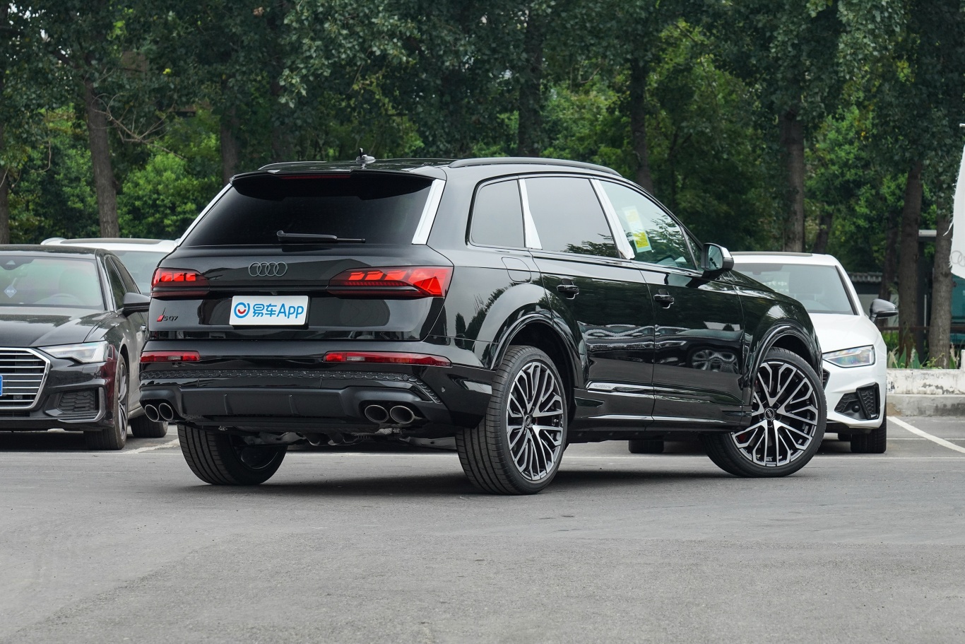 【奥迪SQ74.0T 标准版侧后45度车头向右水平图片-汽车图片大全】-易车