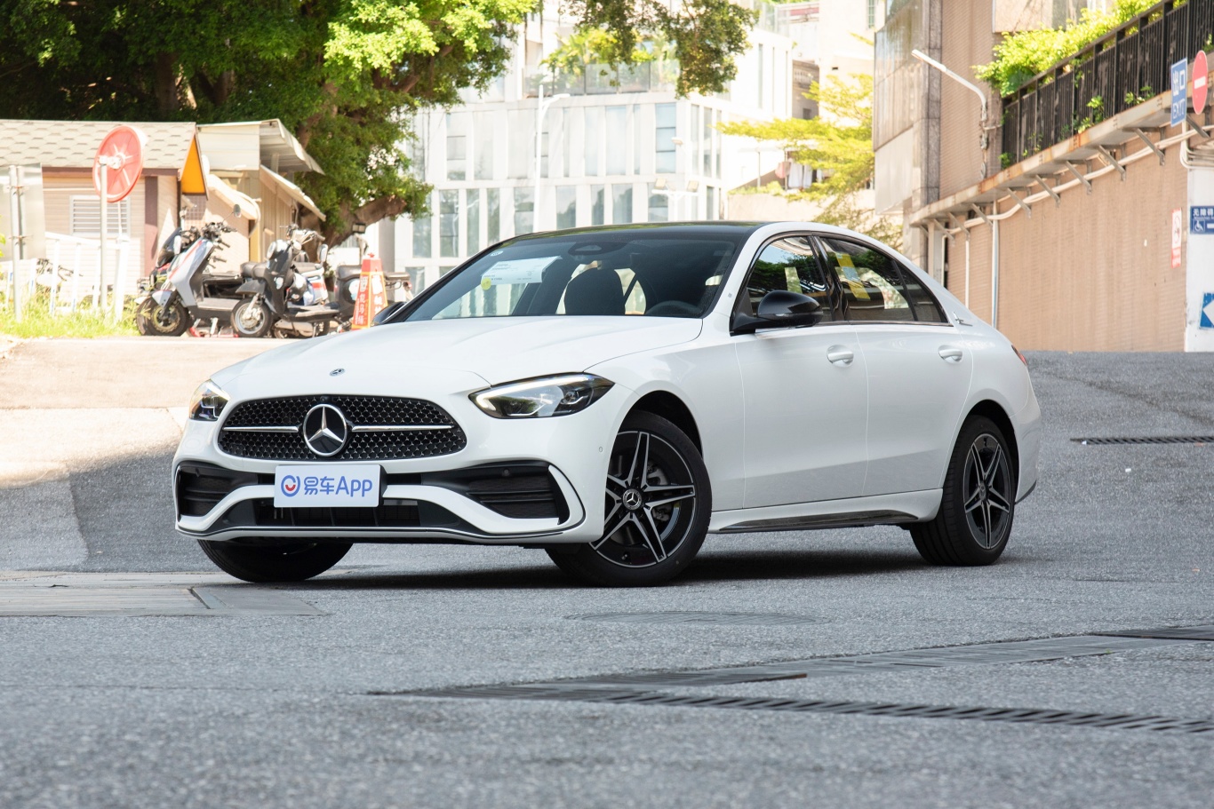 【奔驰C级C 260 L 皓夜运动版侧前45度车头向左水平图片-汽车图片大全】-易车