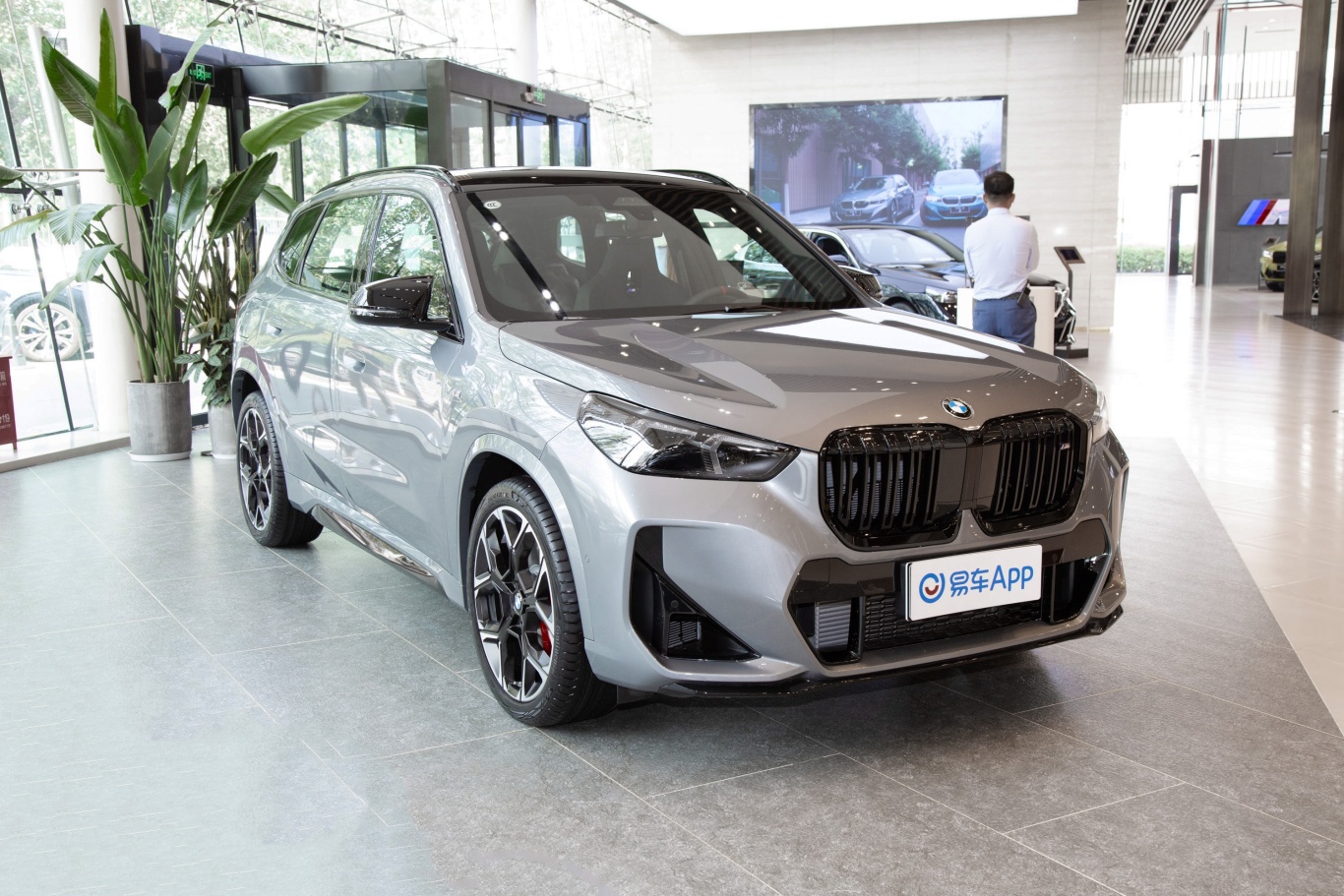 【宝马X1M35Li侧前45度车头向右水平图片-汽车图片大全】-易车