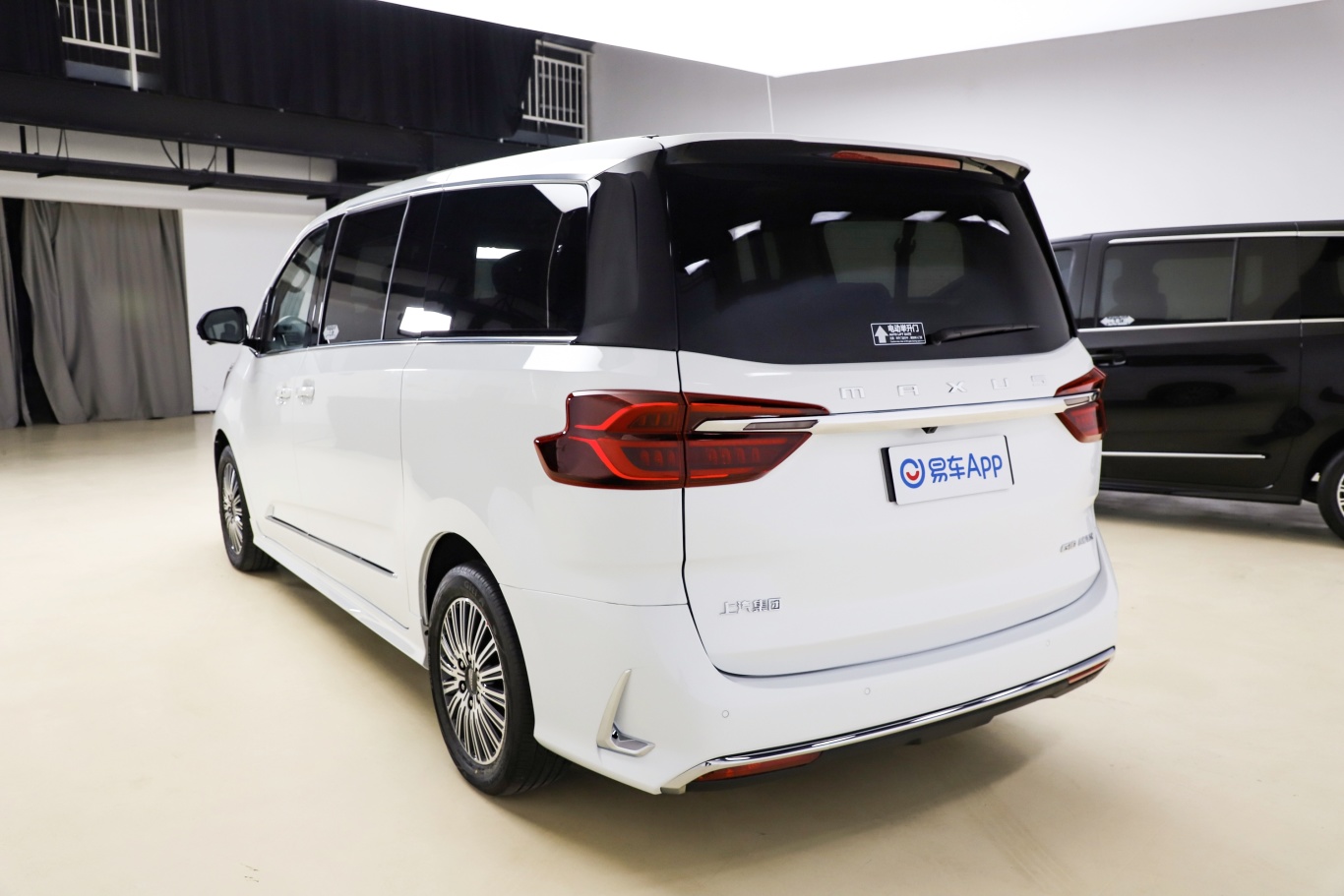 【大通G10MAX 2.0T 自动旗舰版 7座 汽油侧后45度车头向左水平图片-汽车图片大全】-易车