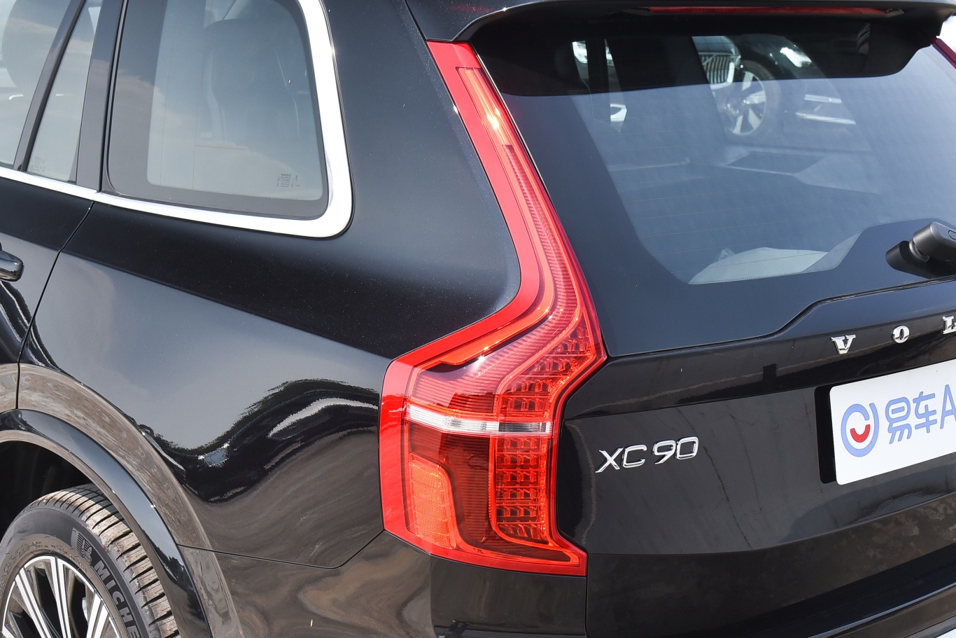 【沃尔沃XC90B5 智行豪华版 5座尾灯侧45度俯拍图片-汽车图片大全】-易车
