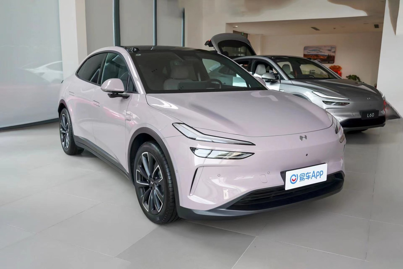 【乐道L60555km 后驱标准续航版侧前45度车头向右水平图片-汽车图片大全】-易车