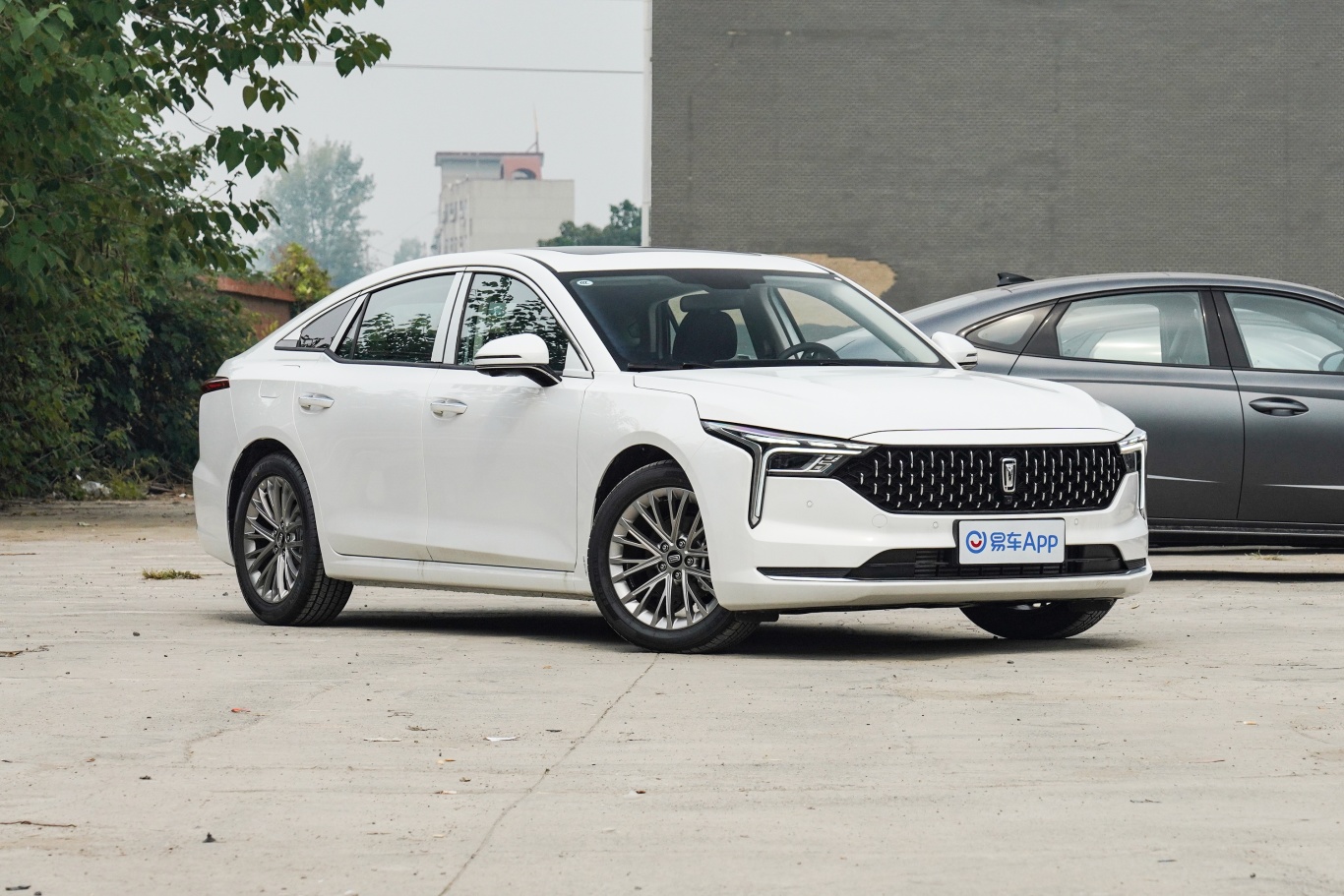 【奔腾B70龙耀版 1.5T 双离合舒享型侧前45度车头向右水平图片-汽车图片大全】-易车