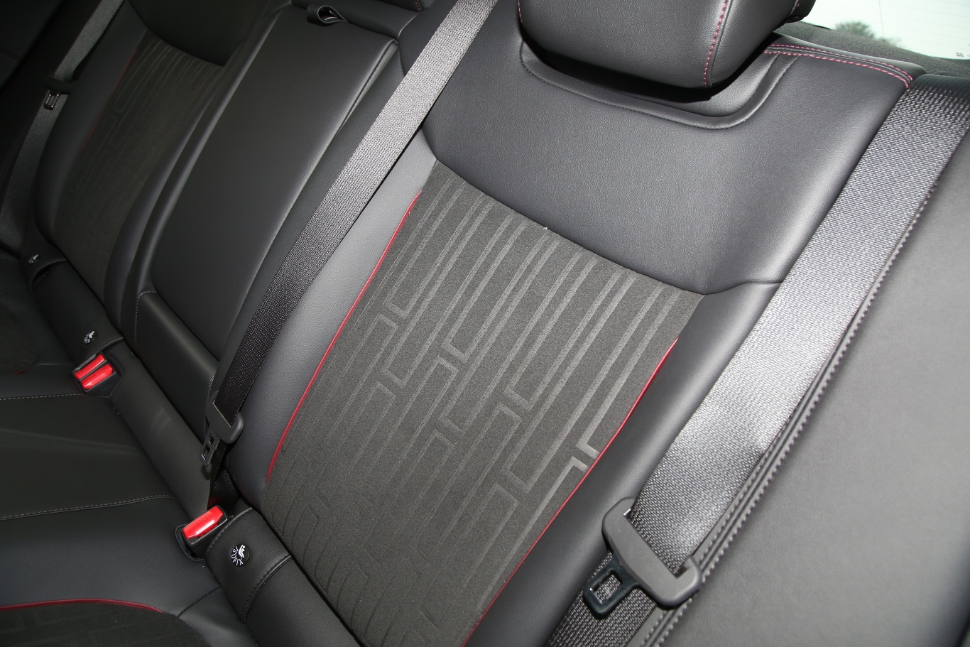 【蒙迪欧1.5T EcoBoost 舒雅型后排空间图片-汽车图片大全】-易车