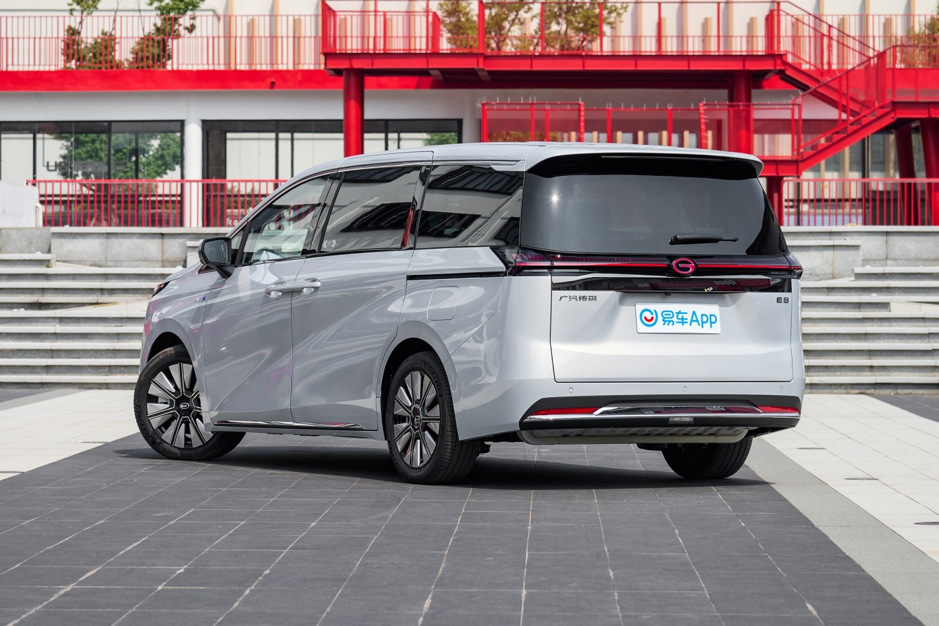 【传祺E8新能源2.0L 150km 龙腾星夜版+侧后45度车头向左水平图片-汽车图片大全】-易车