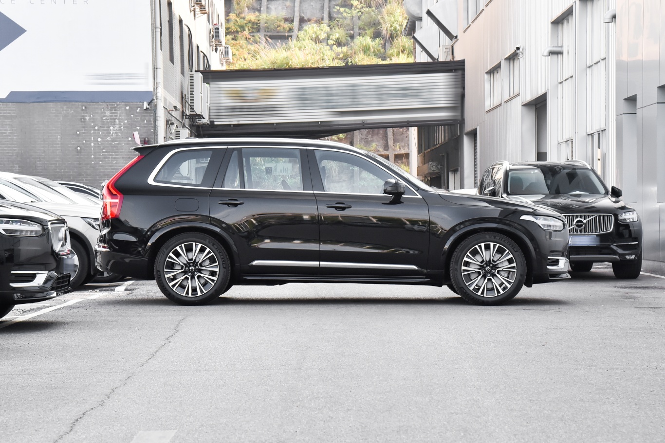 【沃尔沃XC90 插电混动2.0T 62km 长续航智尊豪华版正侧车头向右水平图片-汽车图片大全】-易车