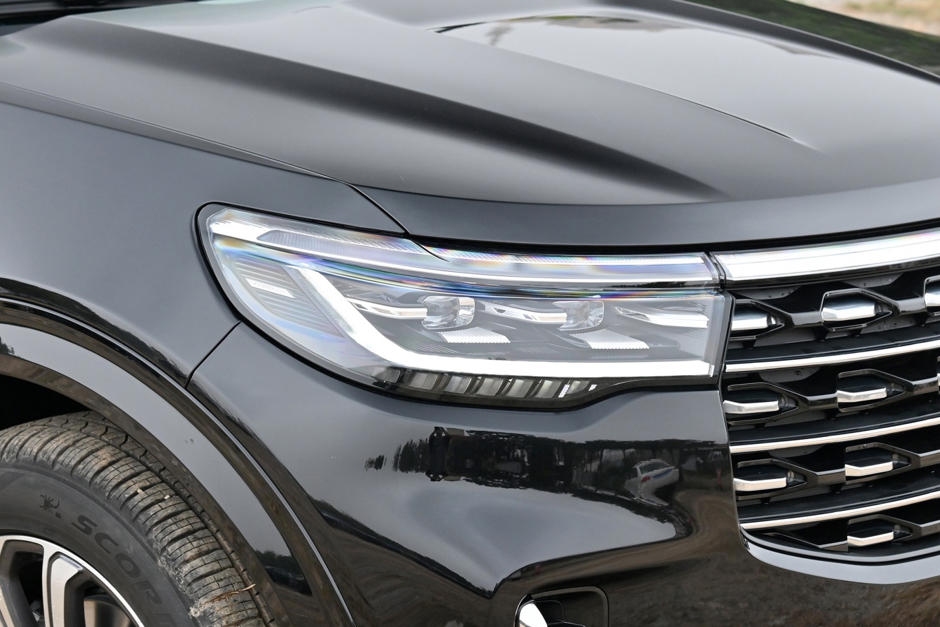 【探险者EcoBoost 285 四驱风尚plus版 7座大灯侧45度俯拍图片-汽车图片大全】-易车