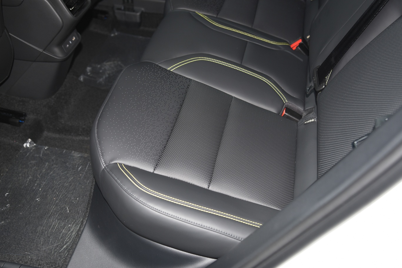 【领克06Renew 1.5T Pro后排空间图片-汽车图片大全】-易车