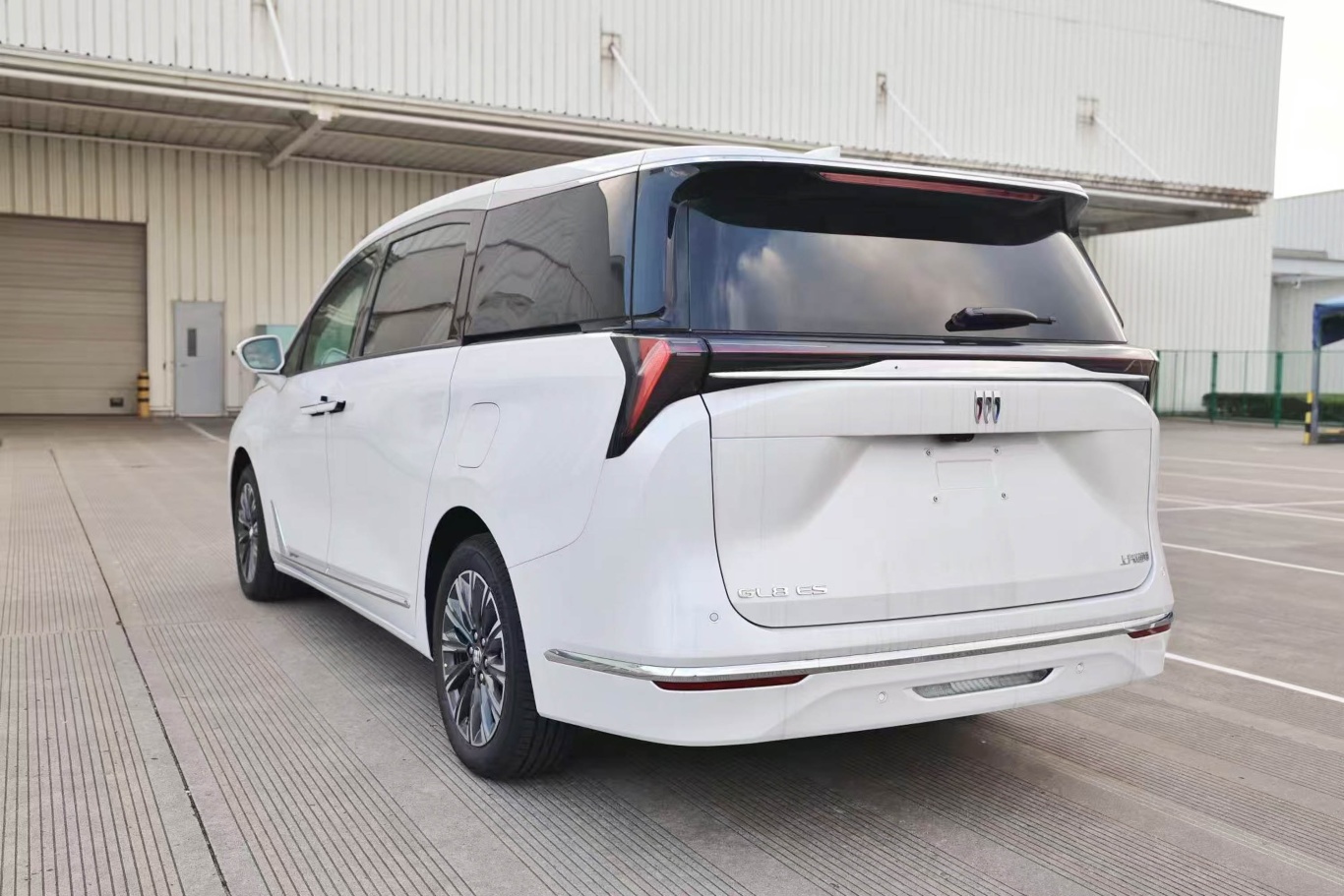 【别克GL8陆尊 2.0T 尊享版外观图片-汽车图片大全】-易车