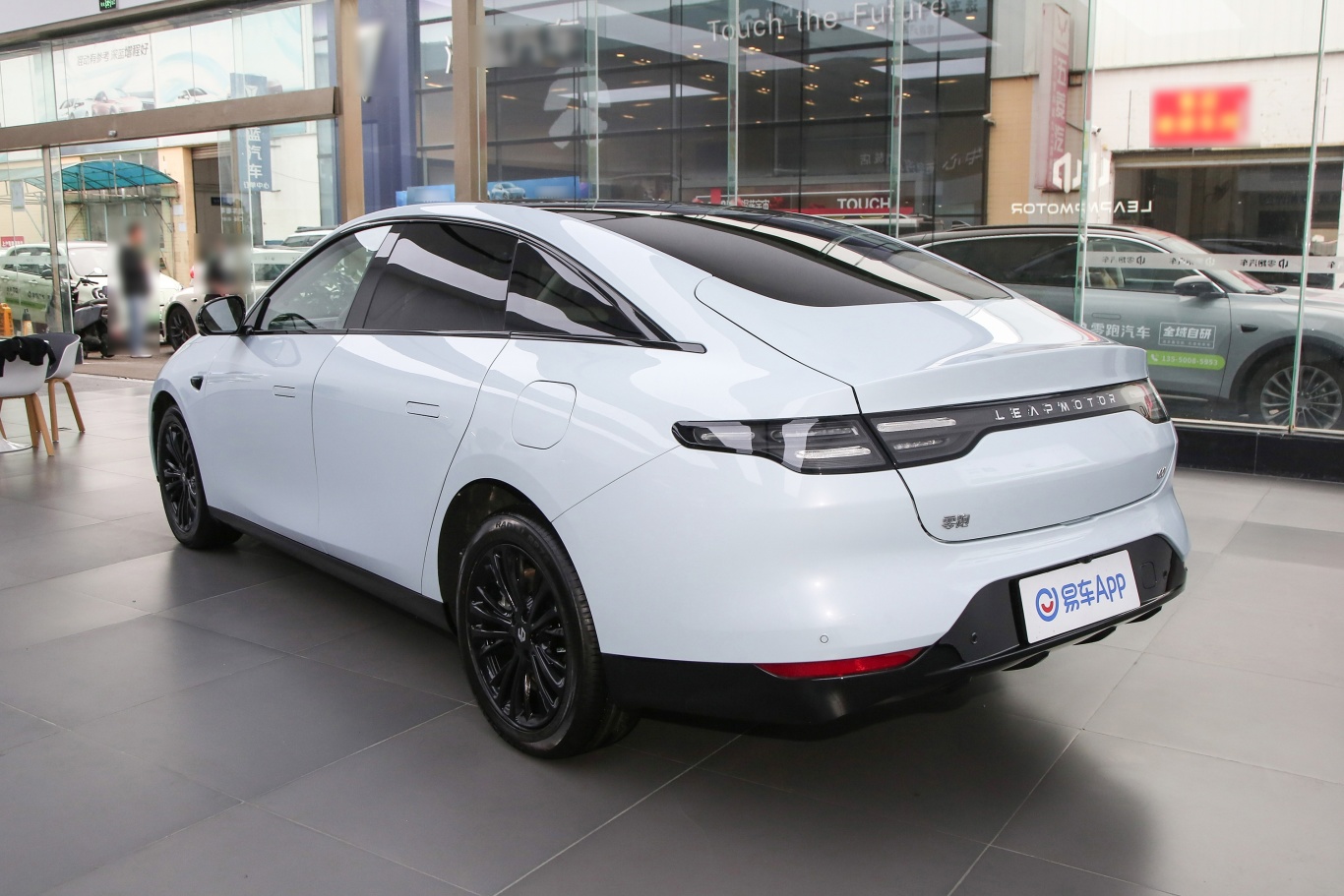 【零跑C01增程版 1.5L 216km 舒享版侧后45度车头向左水平图片-汽车图片大全】-易车