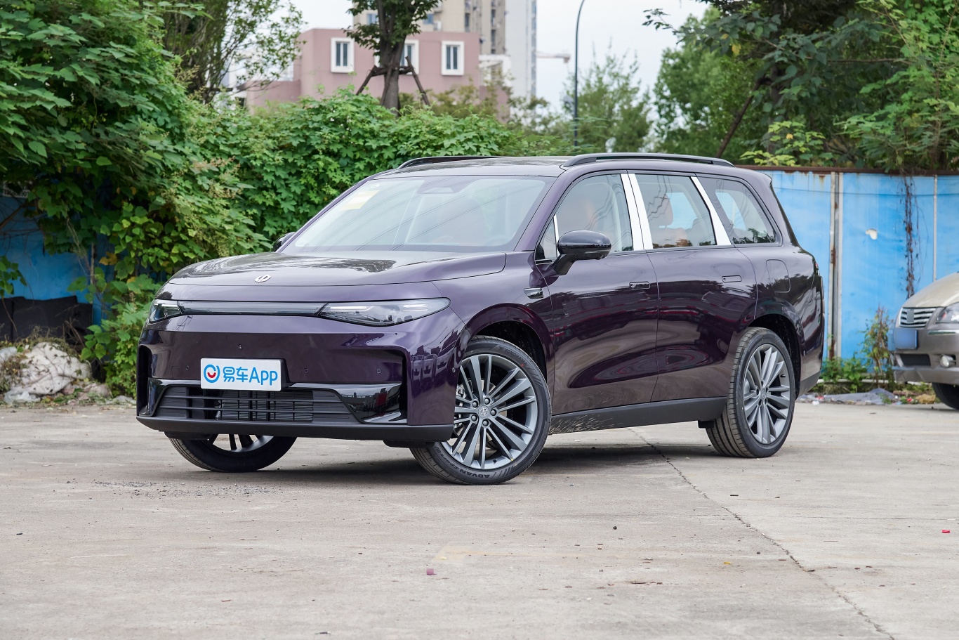 【零跑C16纯电版 520km 智享版侧前45度车头向左水平图片-汽车图片大全】-易车