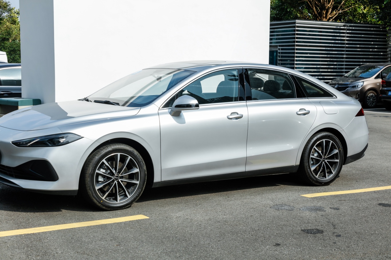 【荣威D7插电混动 1.5L 125km 世界冠军版外观细节图片-汽车图片大全】-易车