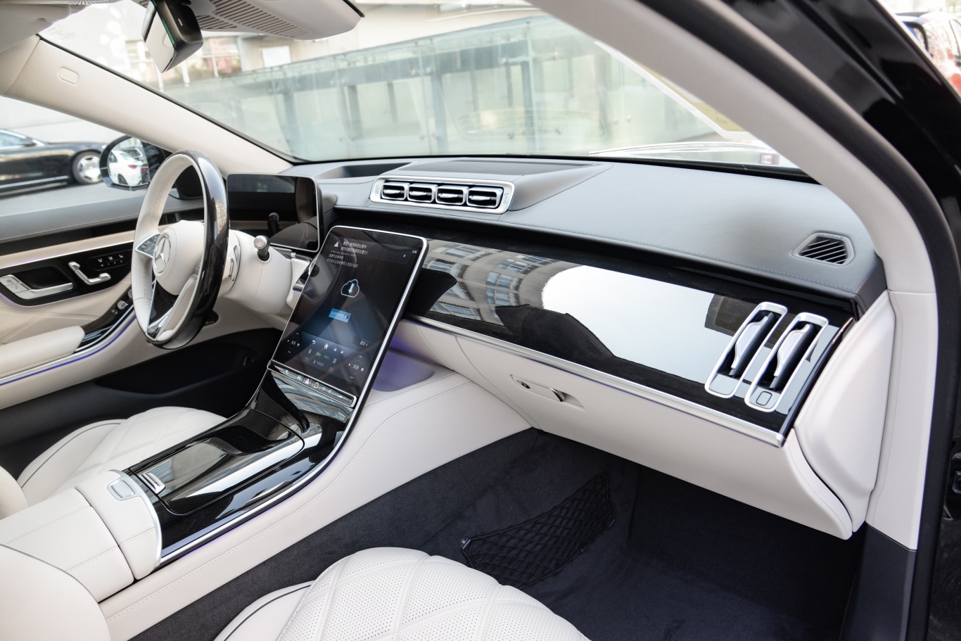 【迈巴赫S级S 480 4MATIC内饰全景副驾方向图片-汽车图片大全】-易车