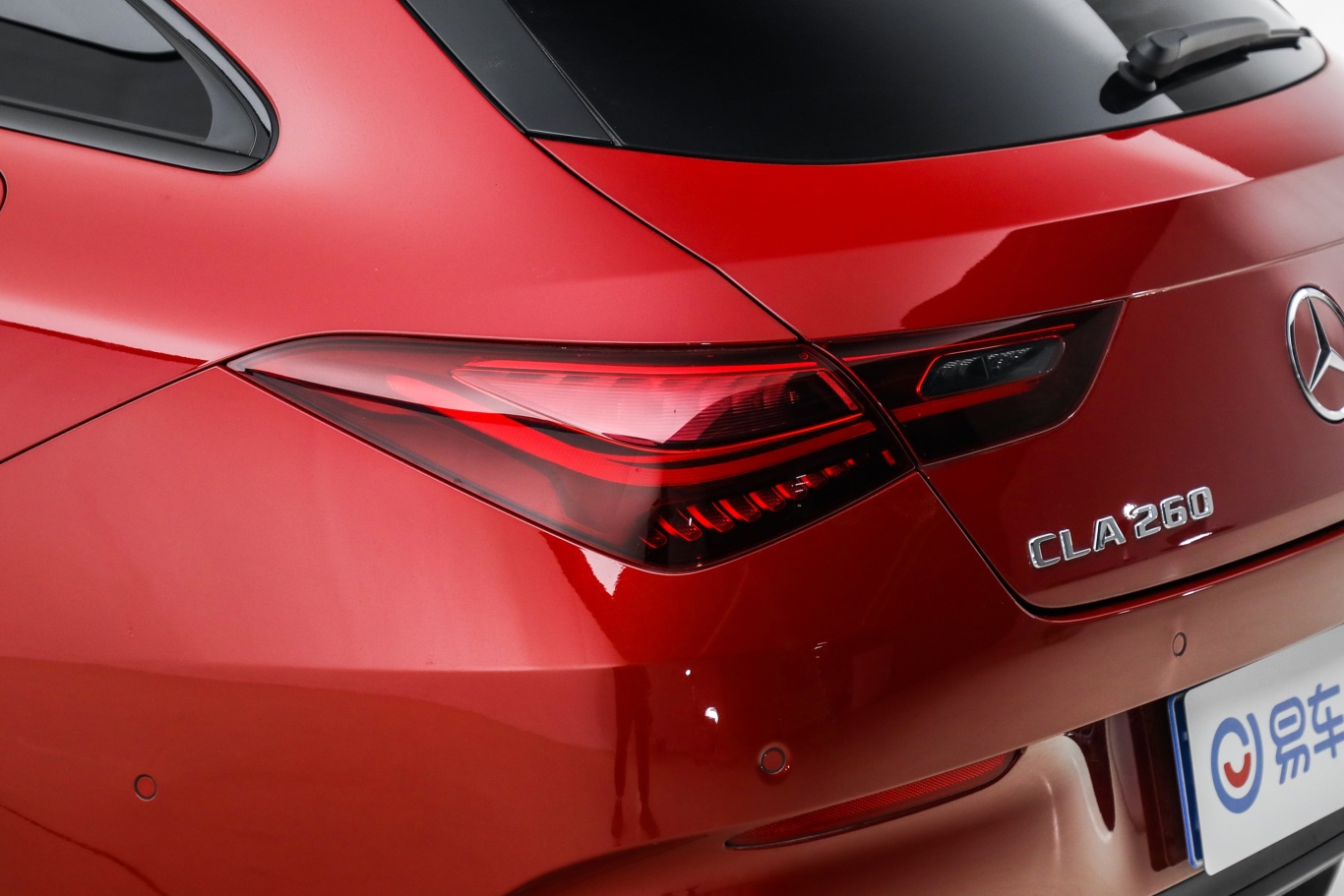 【奔驰CLA改款 CLA 260 4MATIC 五门猎跑车尾灯侧45度俯拍图片-汽车图片大全】-易车
