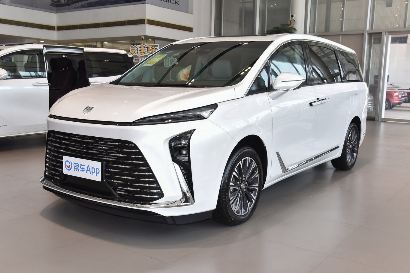 【别克GL8陆尊 2.0T 智享版侧前45度车头向左水平图片-汽车图片大全】-易车