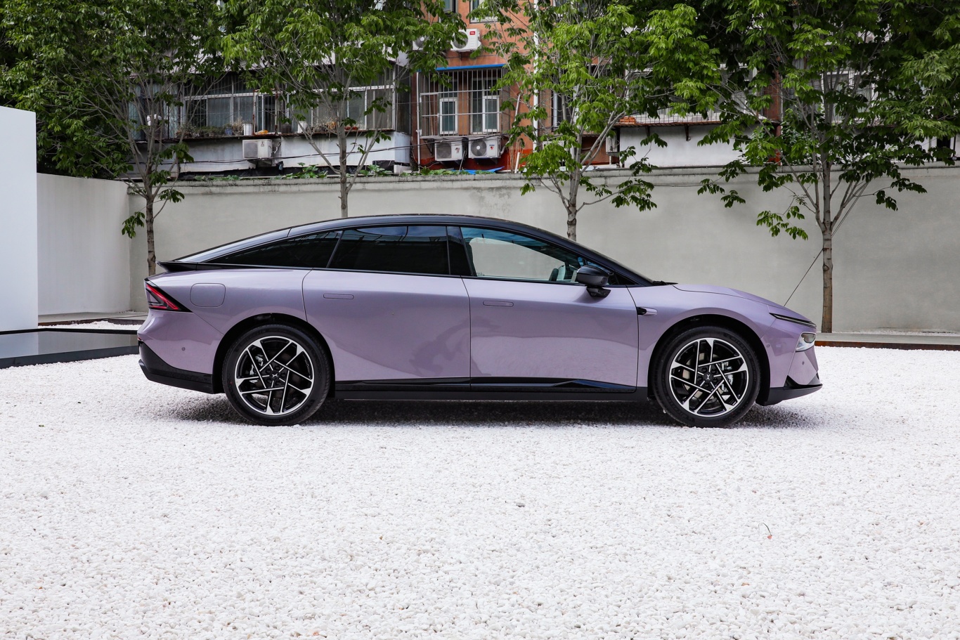 【小鹏P7+710km 超长续航 Max正侧车头向右水平图片-汽车图片大全】-易车