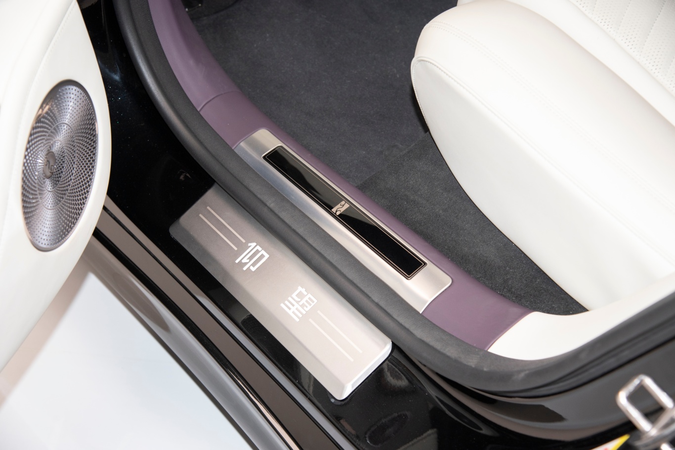 【仰望U7EV 720km 豪华版 5座后排空间图片-汽车图片大全】-易车