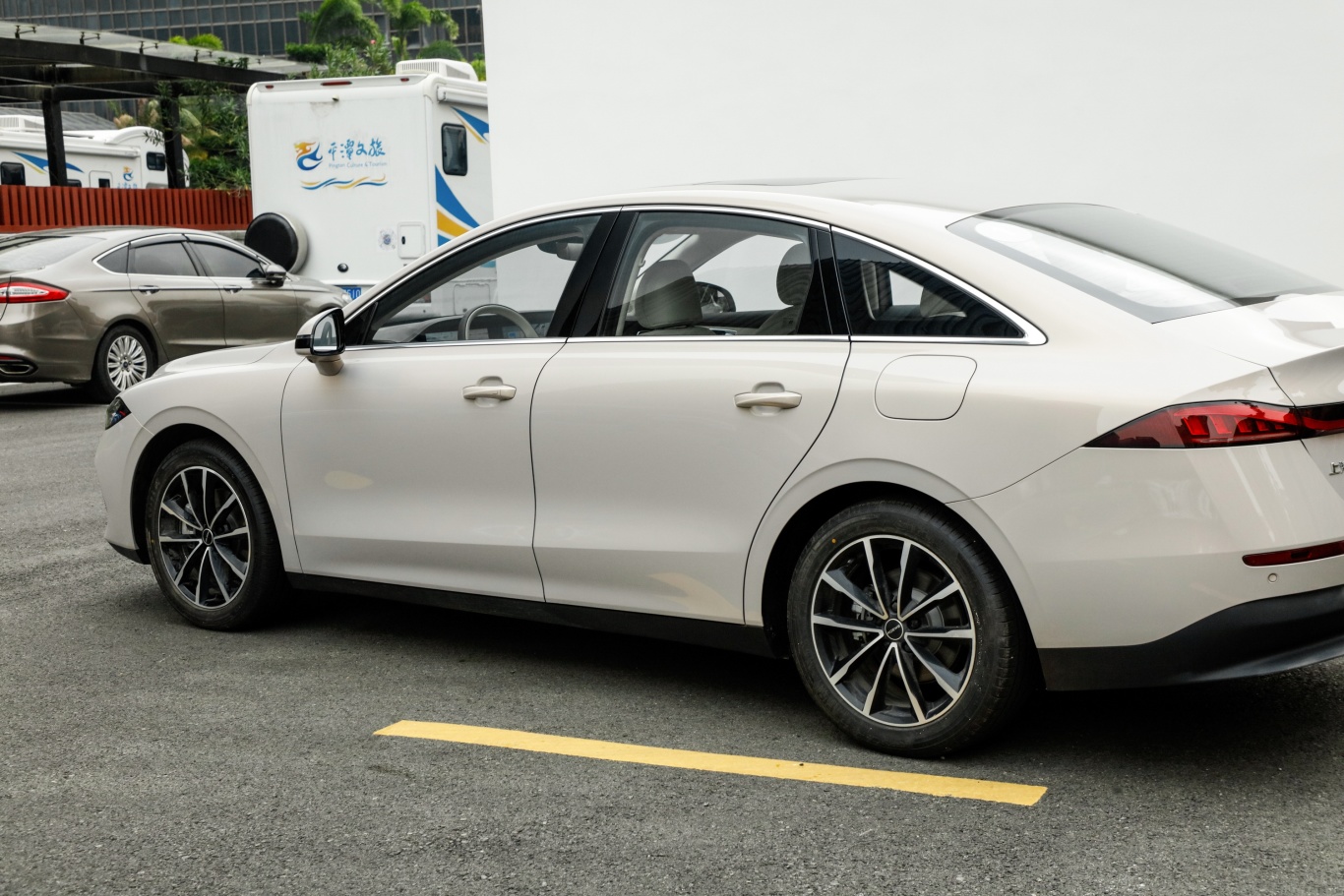 【荣威D7插电混动 1.5L 125km 世界冠军旗舰版外观细节图片-汽车图片大全】-易车