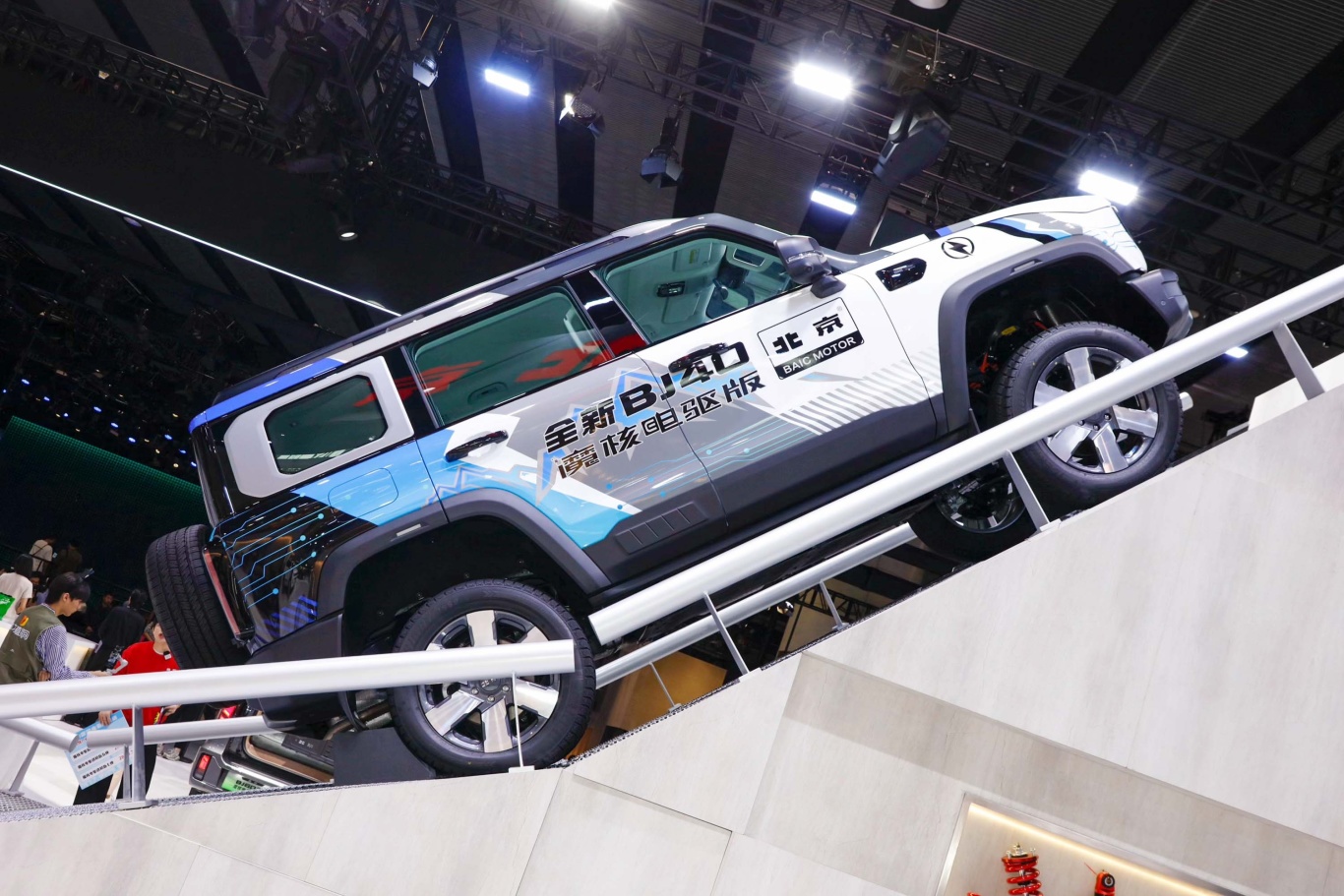 【北京越野BJ40增程1.5T 魔核电驱版图片-汽车图片大全】-易车
