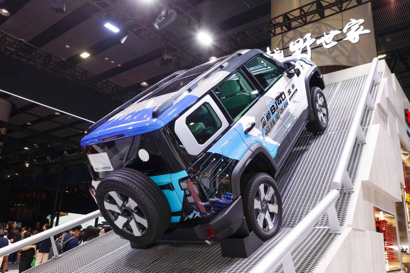 【北京越野BJ40增程1.5T 魔核电驱版图片-汽车图片大全】-易车