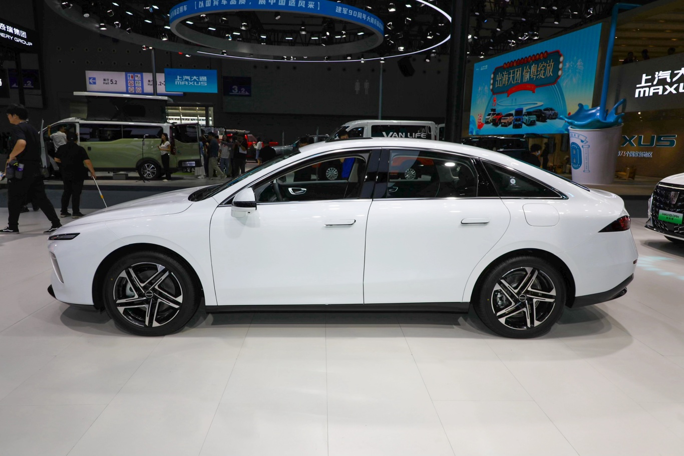 【荣威D7纯电动 610km 后驱尊荣版外观图片-汽车图片大全】-易车