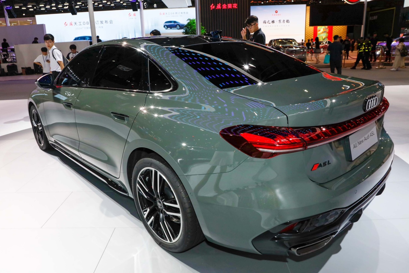 【奥迪A5L2.0T 运动版 Plus侧后45度车头向左水平图片-汽车图片大全】-易车