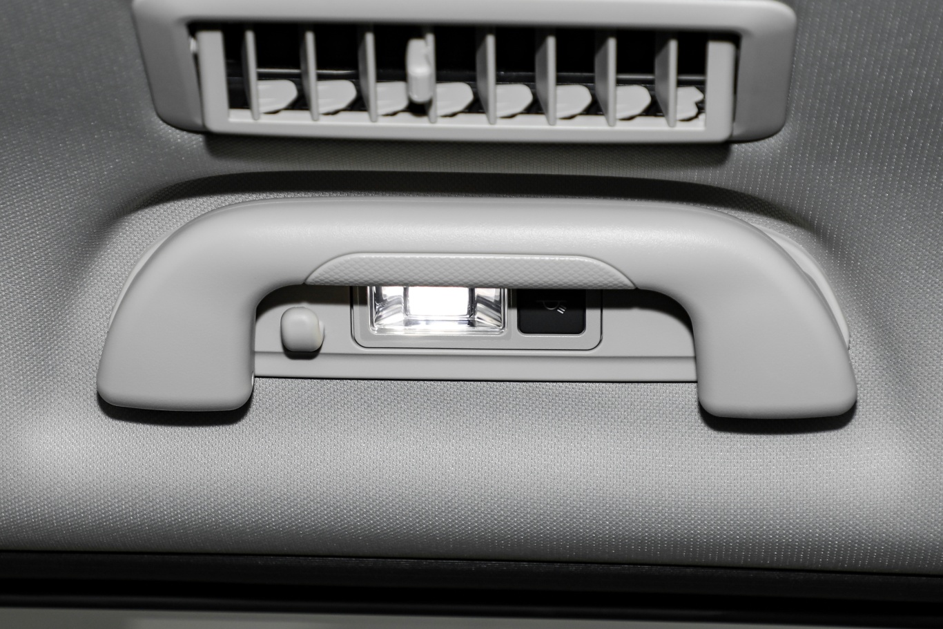 【哈弗H92.4T 极境版 7座 柴油后排功能图片-汽车图片大全】-易车