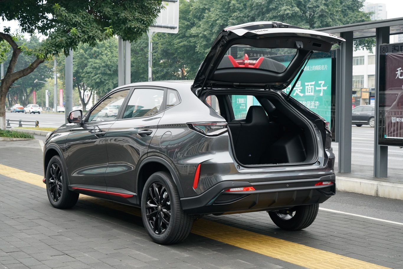 【长安X5 PLUS1.5T 超越版后备厢开启45度侧拍图片-汽车图片大全】-易车