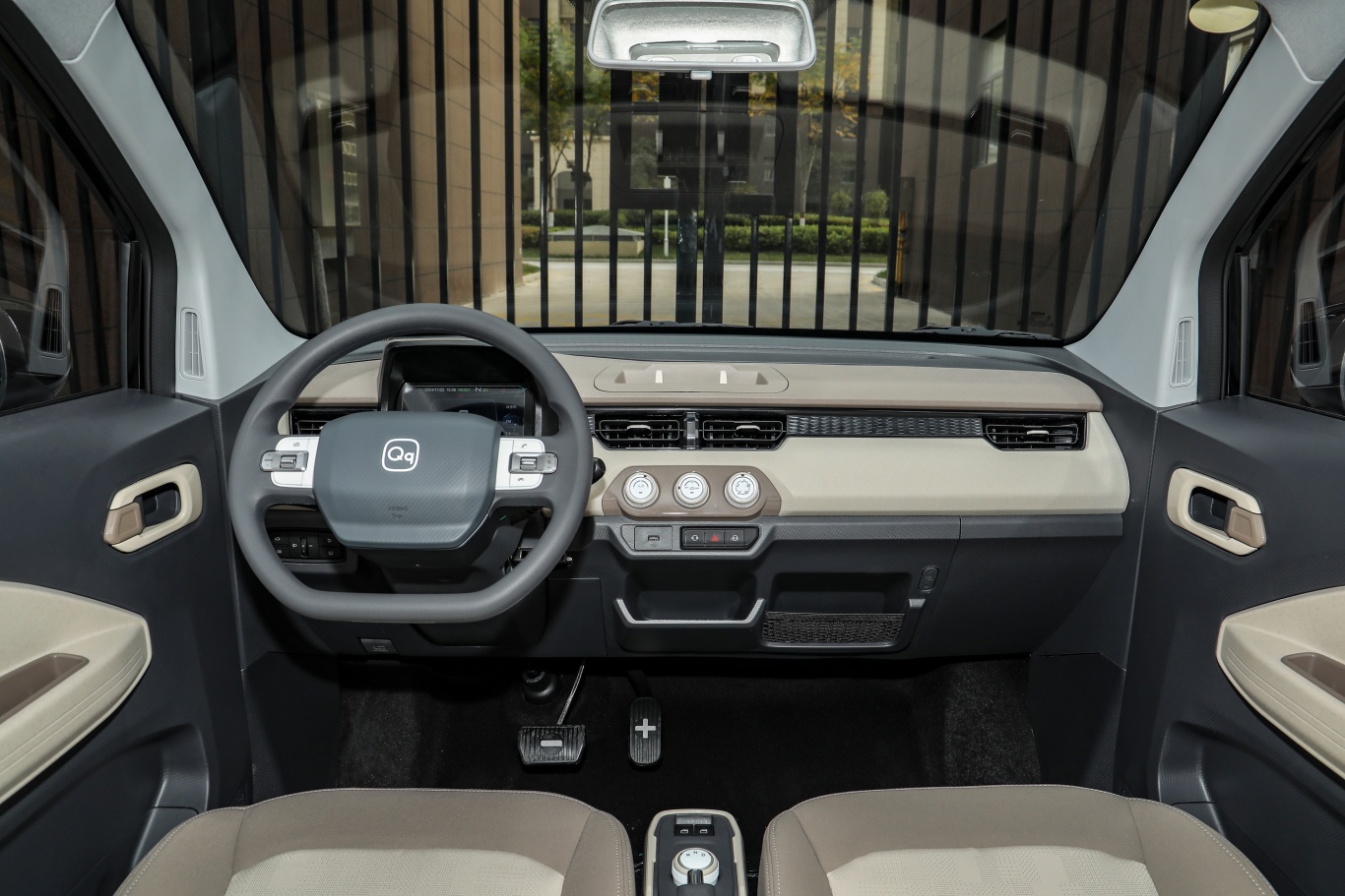 【QQ冰淇淋155km 圣代版内饰全景正拍图片-汽车图片大全】-易车