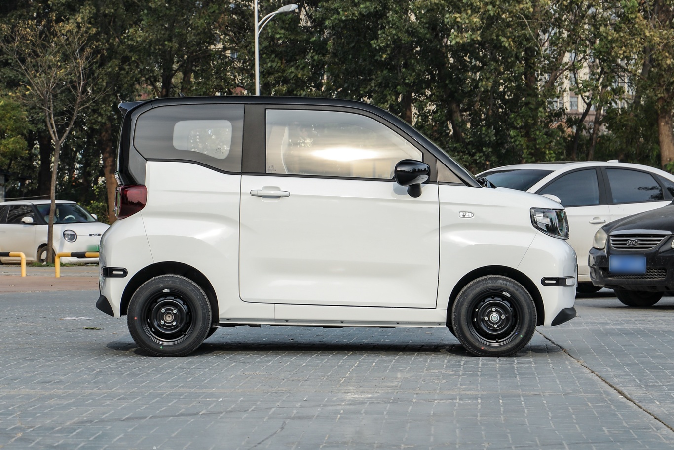 【QQ冰淇淋155km 圣代版正侧车头向右水平图片-汽车图片大全】-易车