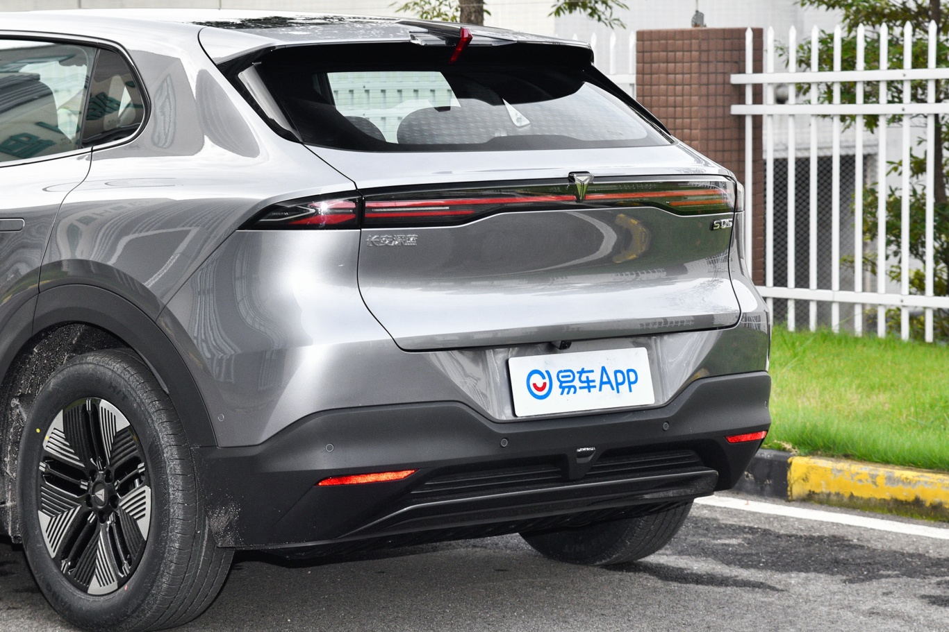 【深蓝S05纯电版 510km 510Plus车尾特写图片-汽车图片大全】-易车