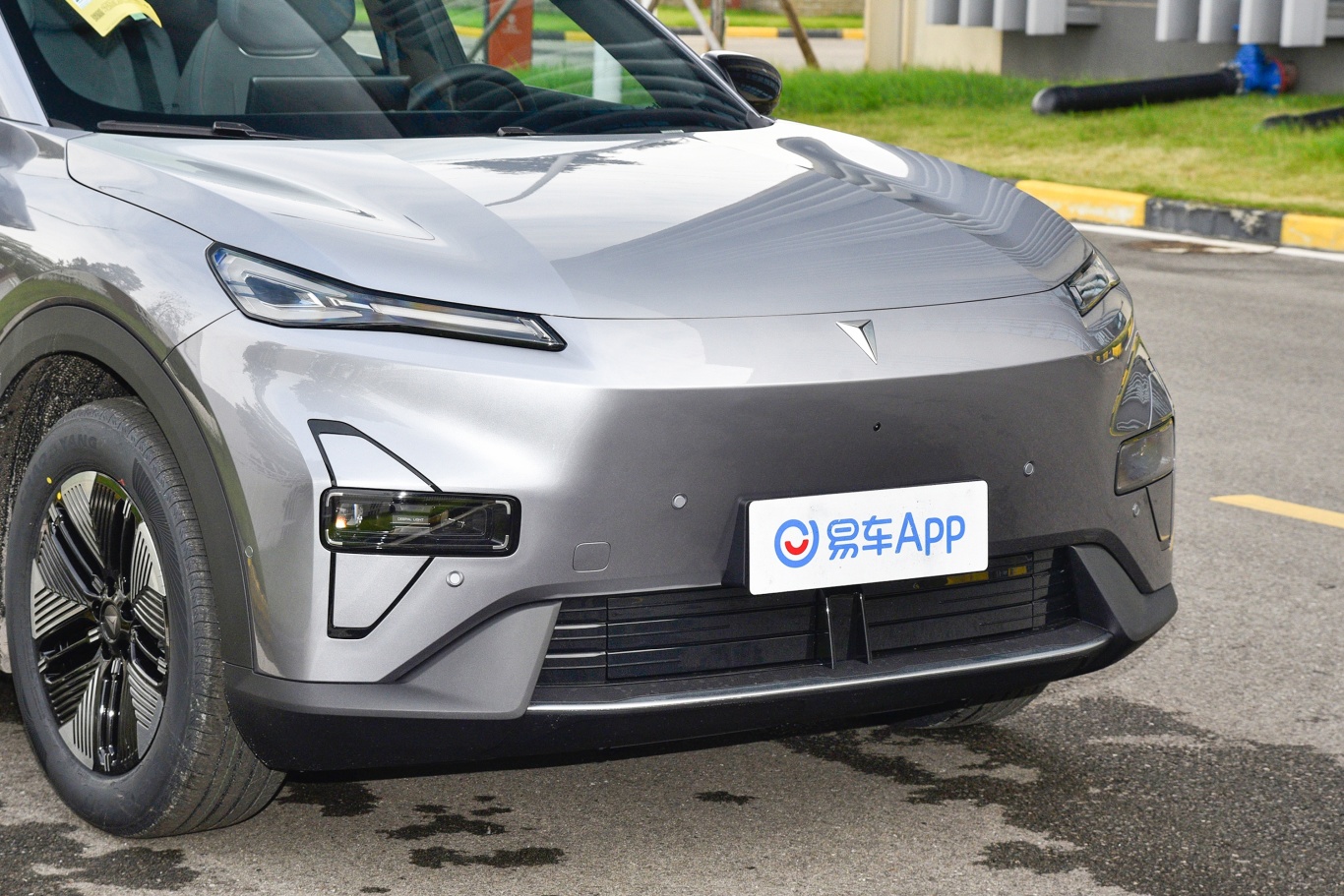 【深蓝S05纯电版 510km 510Plus前格栅侧俯拍图片-汽车图片大全】-易车